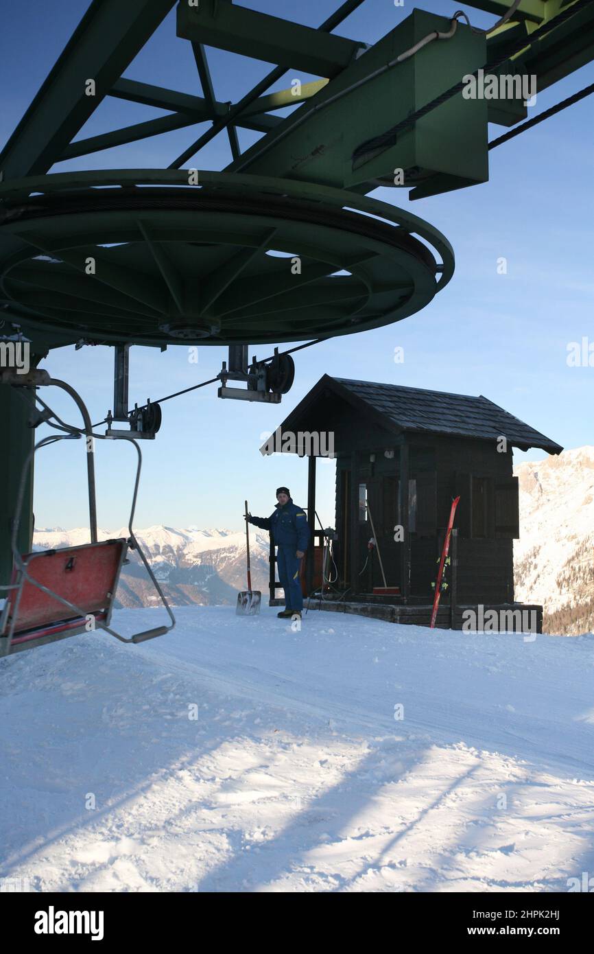 Spinale sessellift -Fotos und -Bildmaterial in hoher Auflösung – Alamy
