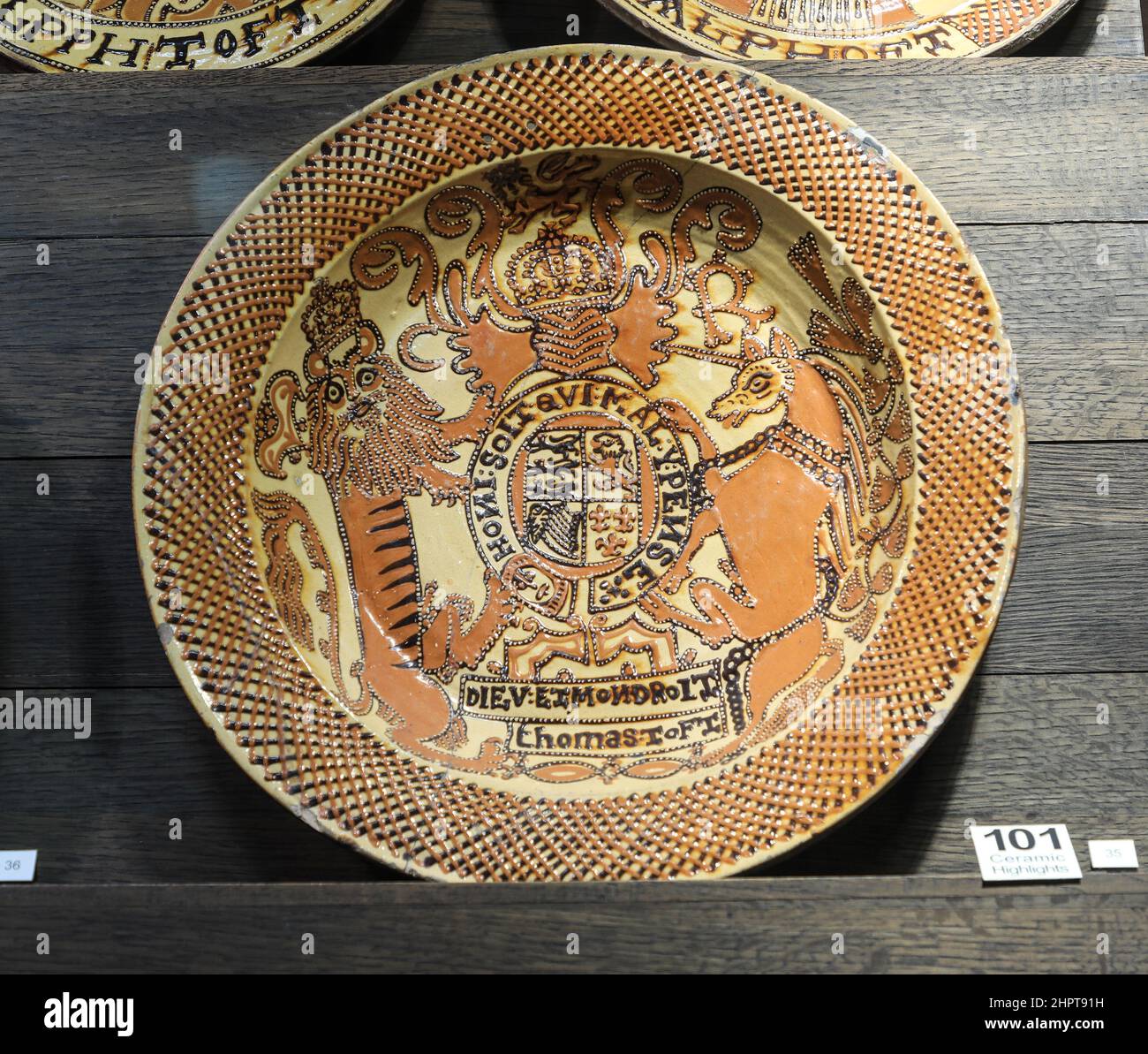 Keramik wappen -Fotos und -Bildmaterial in hoher Auflösung – Alamy