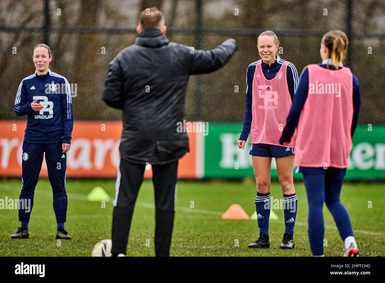 Rotterdam, Niederlande. 22. Februar 2022, Rotterdam - (l-r) Juli ...