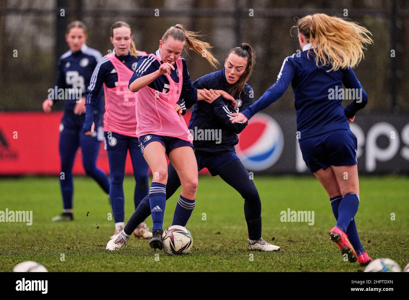 Rotterdam, Niederlande. 22. Februar 2022, Rotterdam - (l-r) Robine de ...