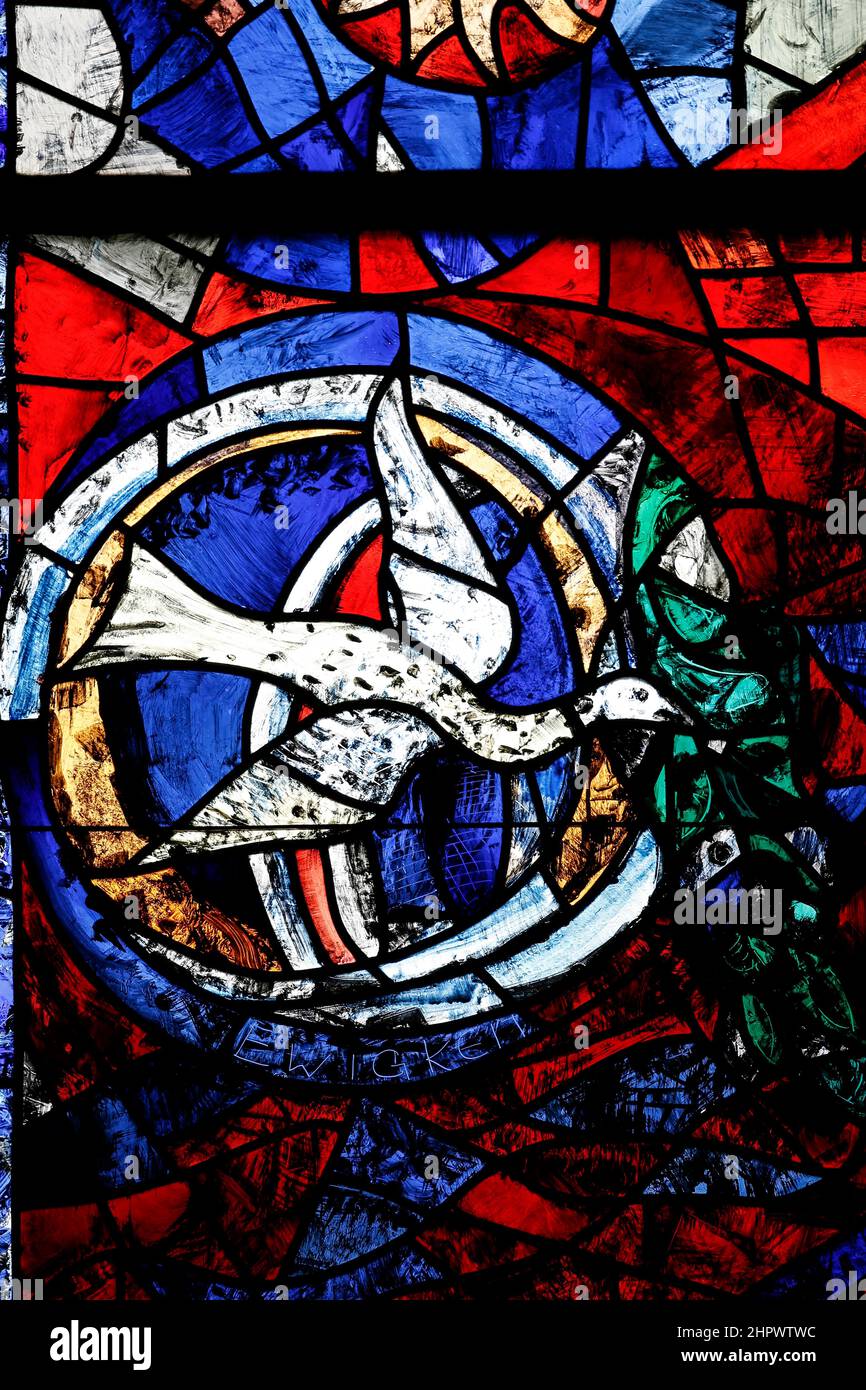 Promise-Fenster von Peter Valentin Feuerstein im Ulmer Münster, Taube ...