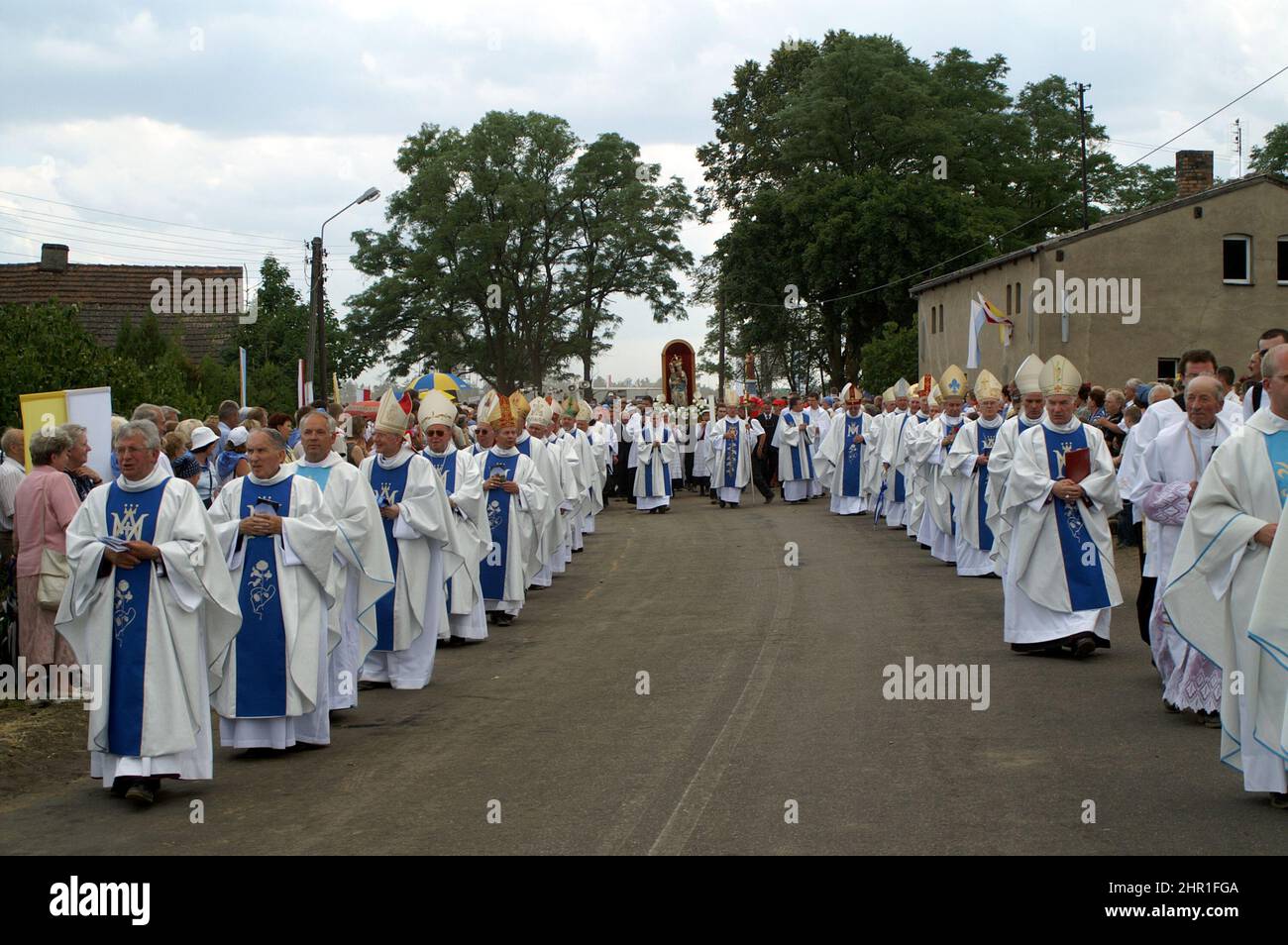 Prozession feierlich -Fotos und -Bildmaterial in hoher Auflösung – Alamy