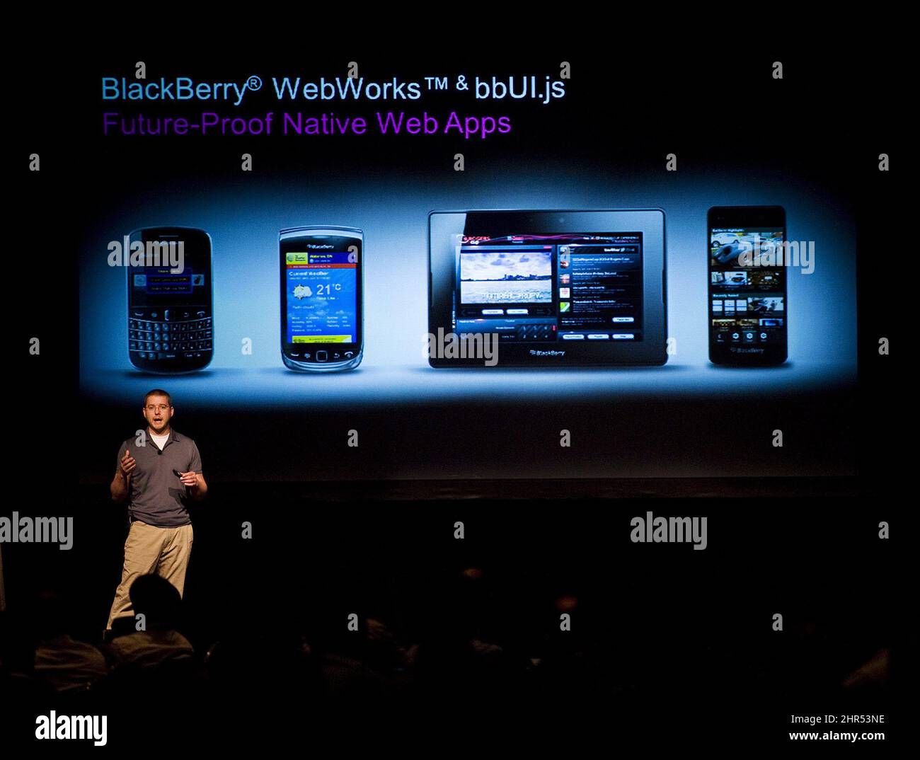 DATEI - auf einem Foto vom Donnerstag, dem 21. Juni 2012, spricht Tim ...