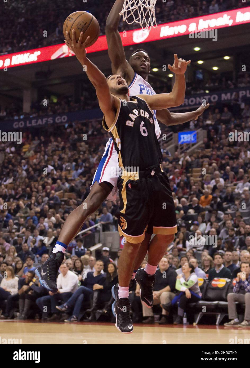 Torontos Raptors-Wächter Cory Joseph (6) fährt während der NBA-Aktion ...