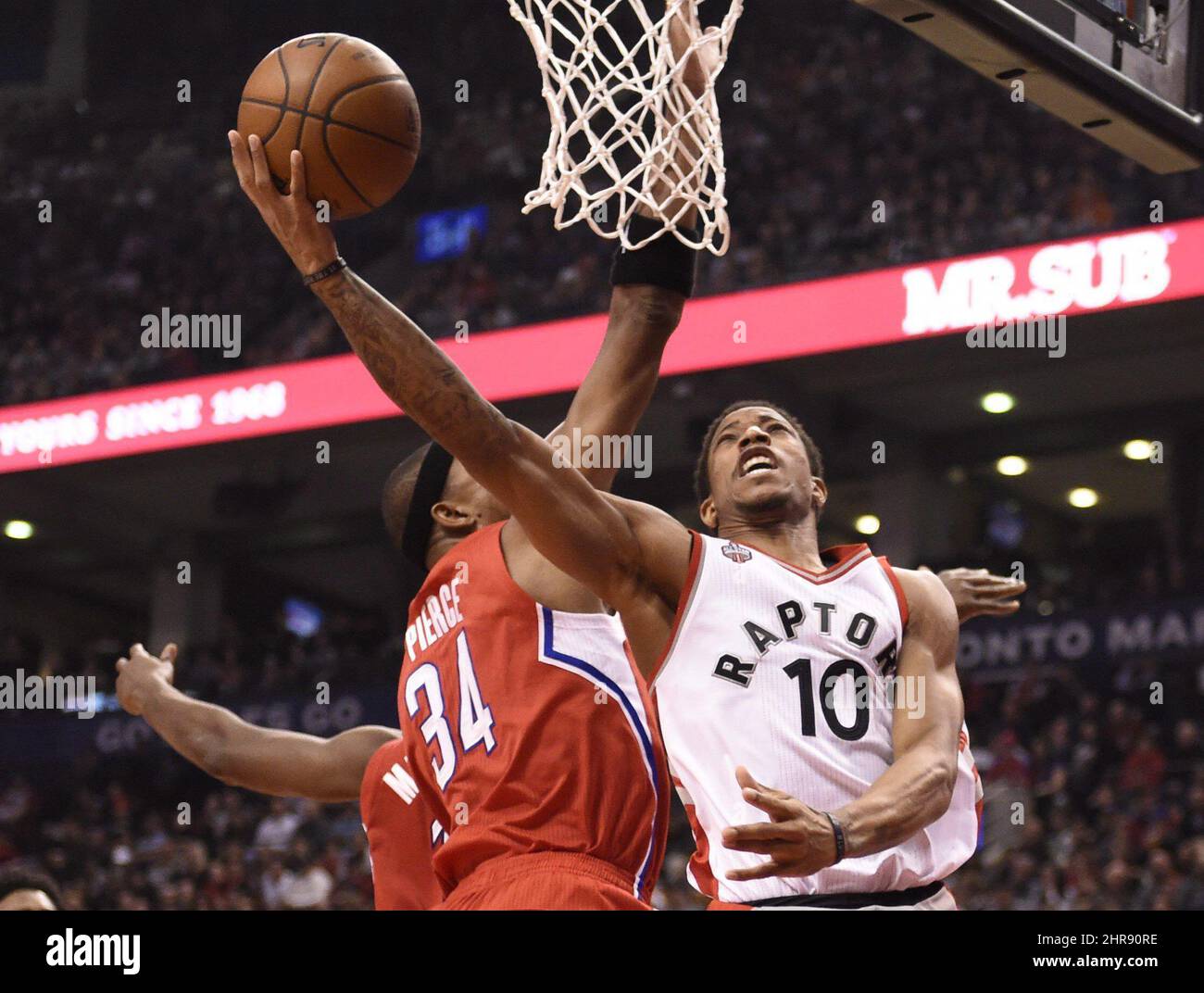 DeMar DeRozan von Toronto Raptors fährt am Sonntag, den 24. Januar 2016 ...