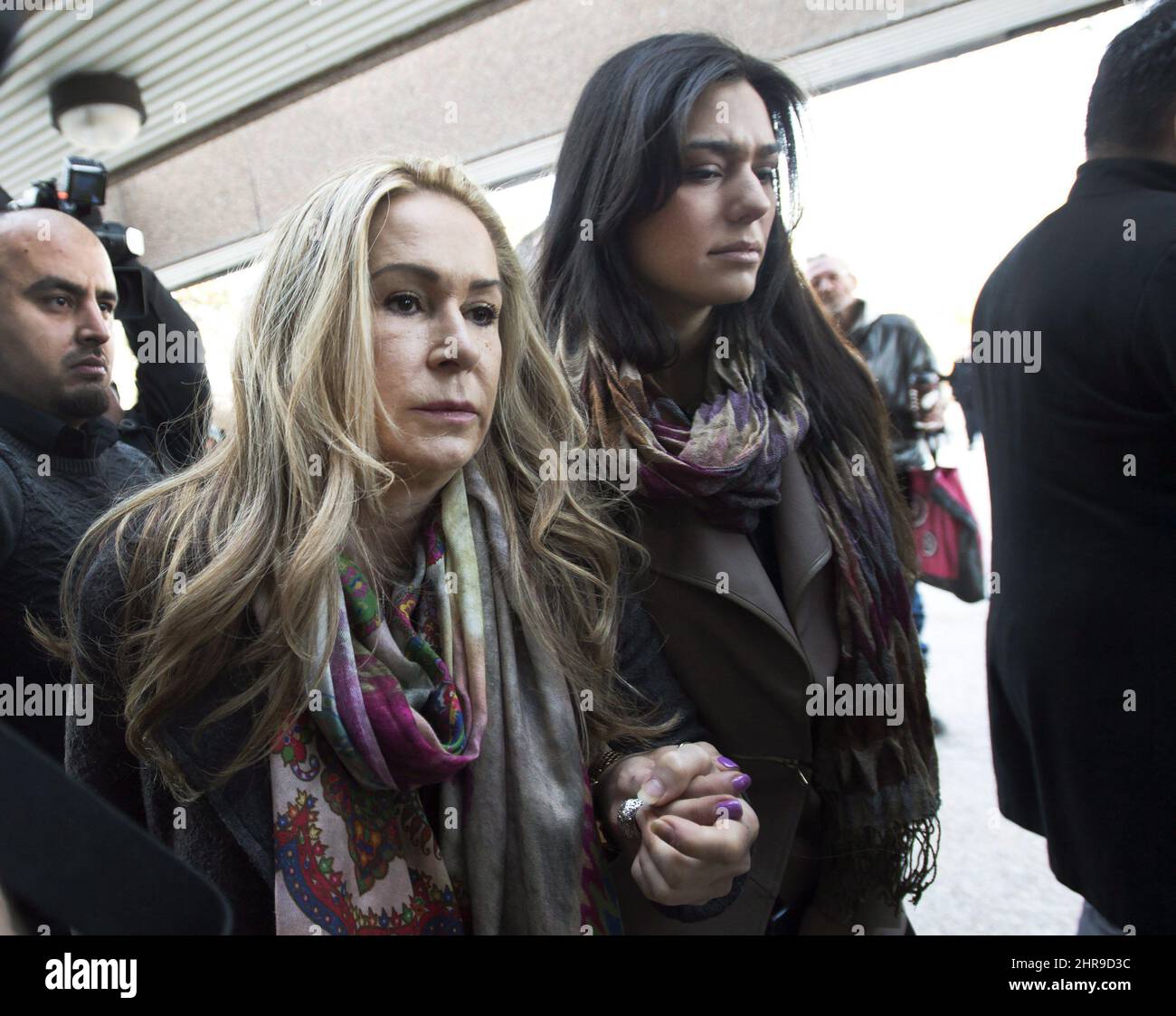 Dawn Muzzo, links, Mutter des beschuldigten betrunkenen Fahrers Marco ...