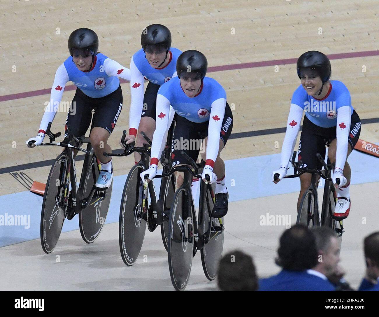 Das kanadische Team Allison Beveridge, Jasmin Glaesser, Kirsti Lay und ...