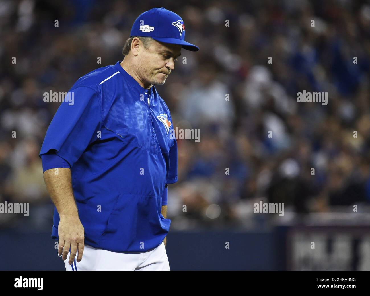 Toronto Blue Jays Manager John Gibbons geht zurück zum Dugout, nachdem ...