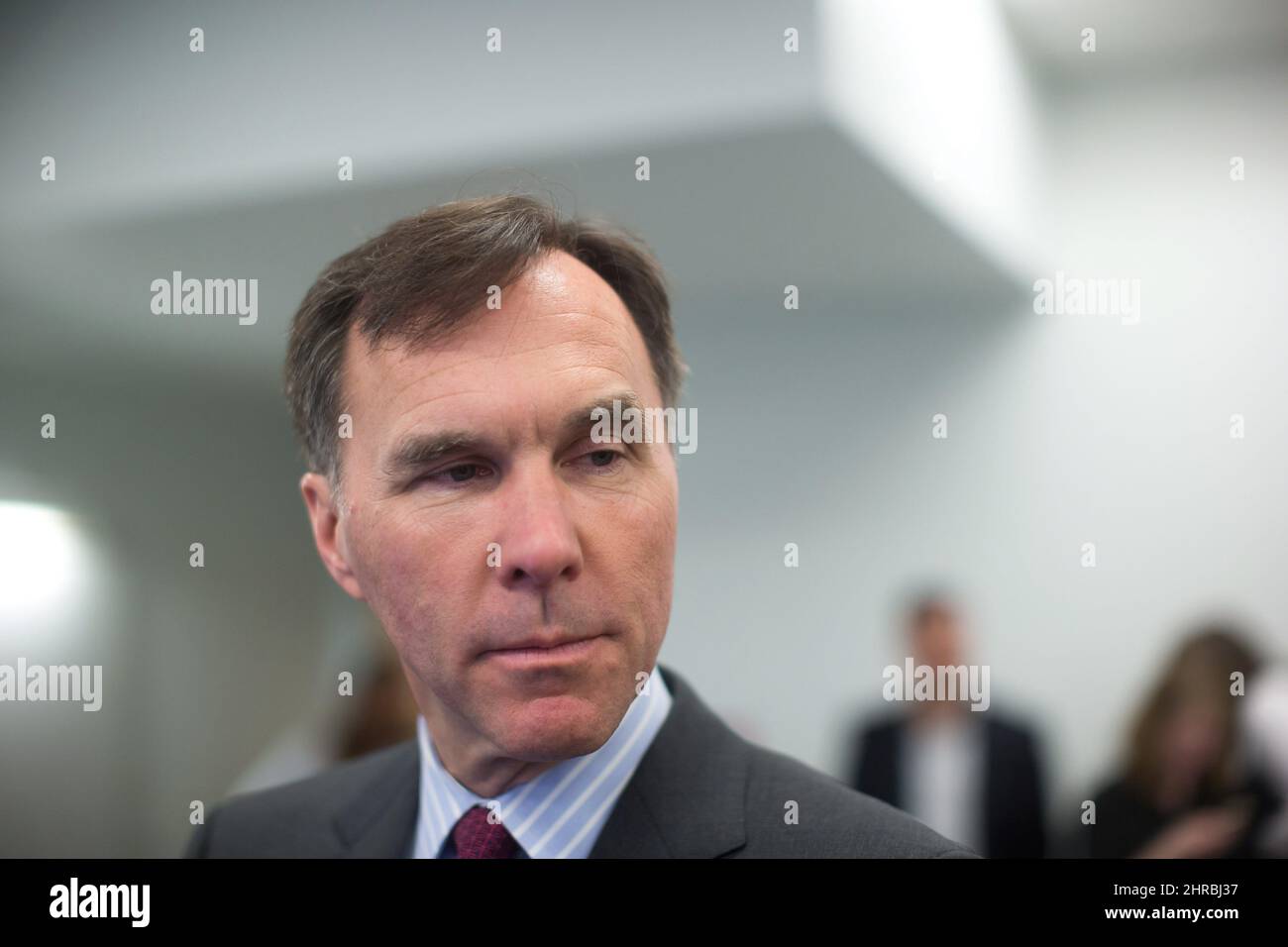 Finanzminister Bill Morneau hört zu, während er am Dienstag, dem 28 ...