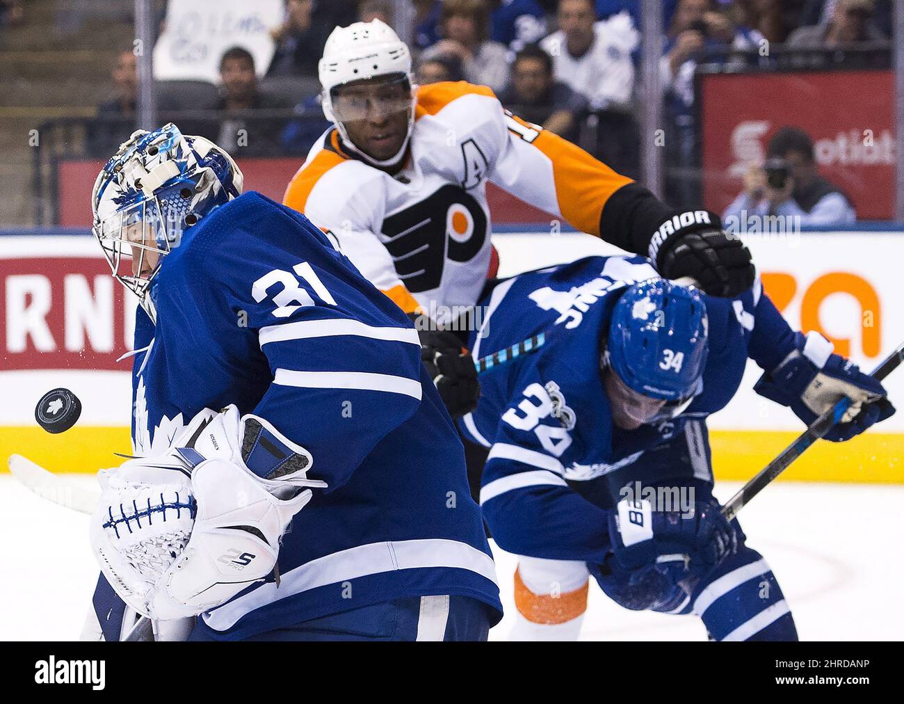 Toronto Maple Leafs Torwart Frederik Andersen (31) macht eine Rettung ...