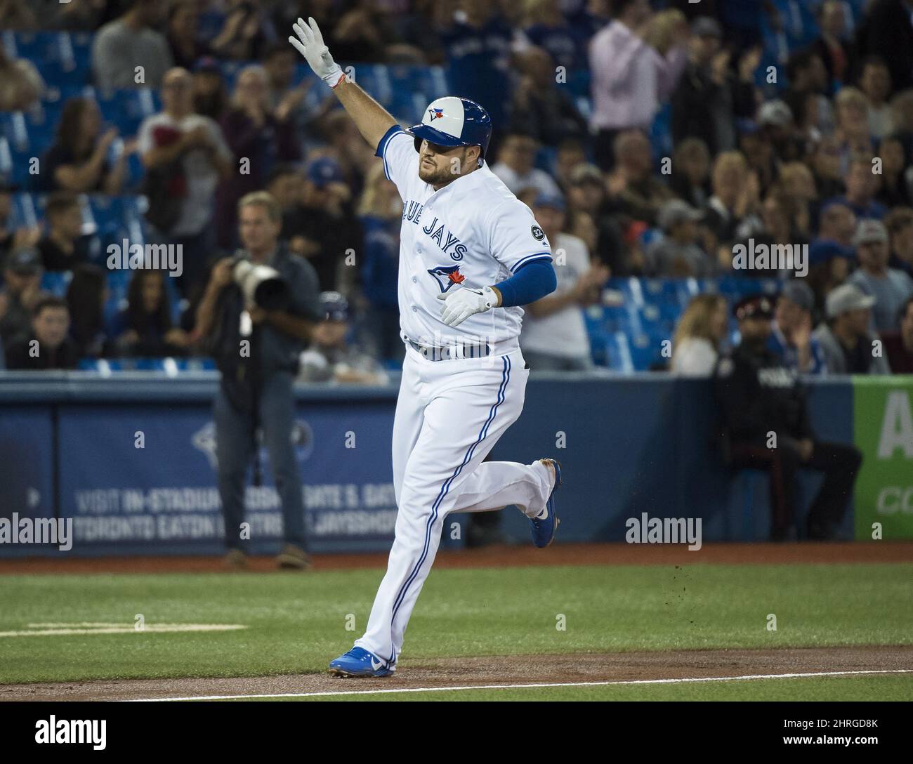 Toronto Blue Jays erster Baseman Rowdy Tellez rund um die Basen nach ...