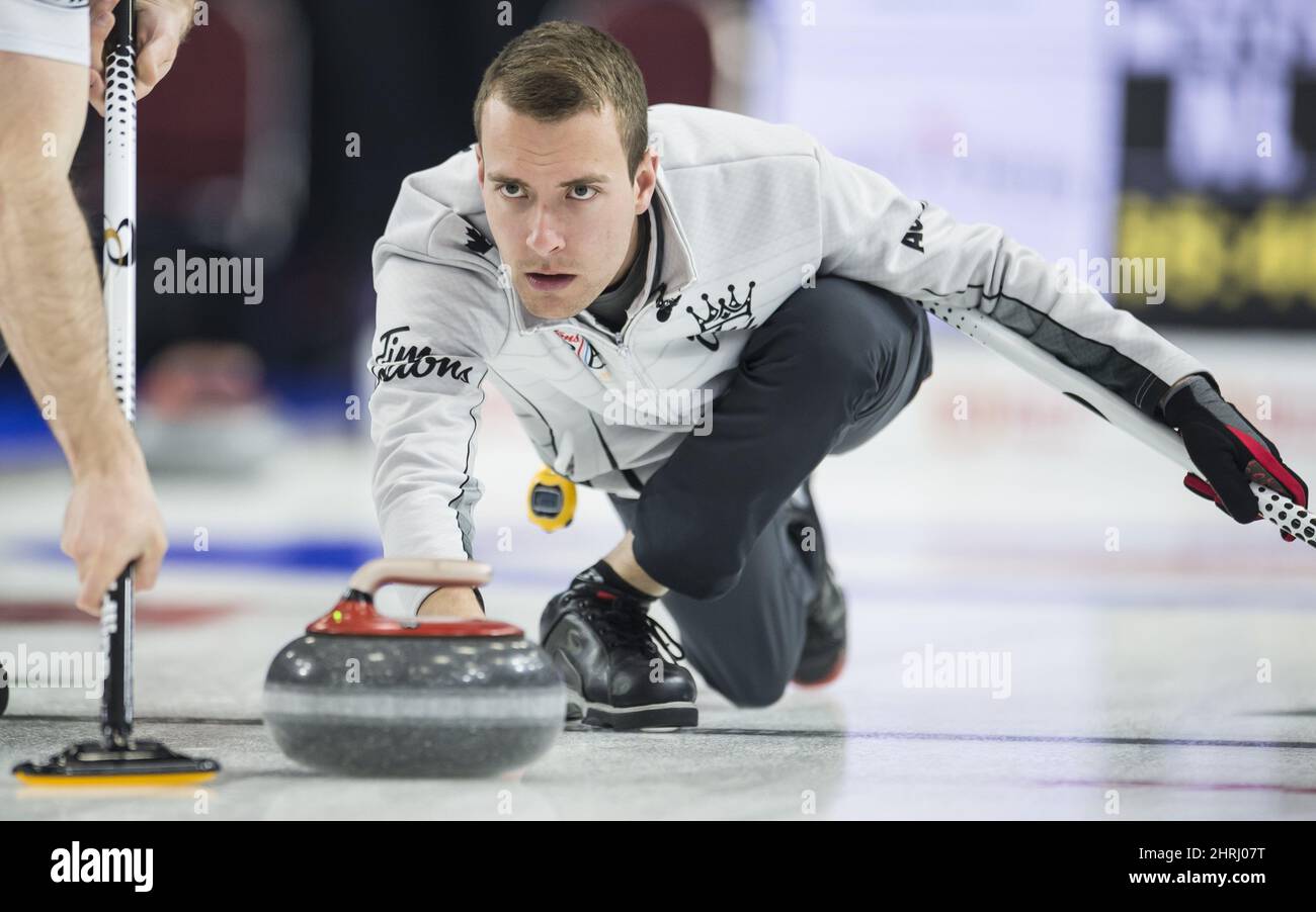 Team Wildcard skip Brendan Bottcher macht einen Schuss während des ...