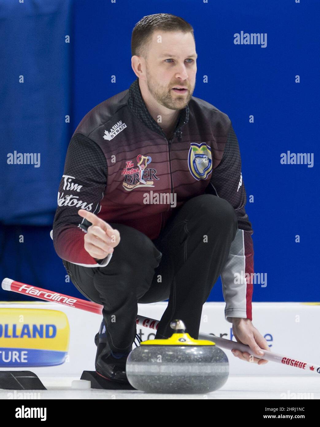 Das Team Canada skip Brad Gushue schießet beim Unentschieden 18. gegen ...