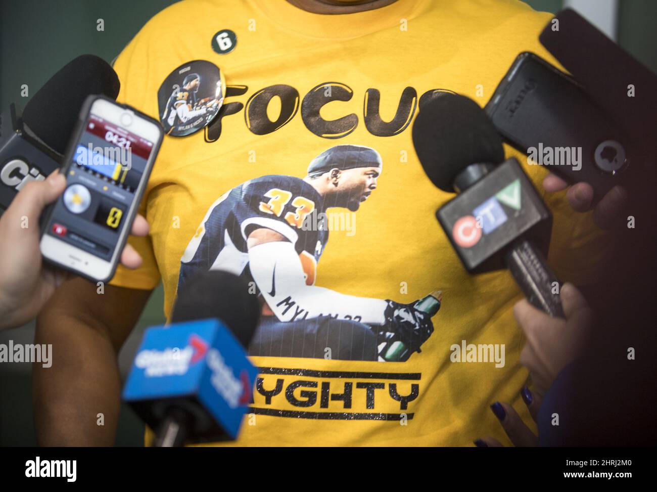 Renee Hill, die Mutter des Verteidigungsblatts von Calgary Stampeders ...