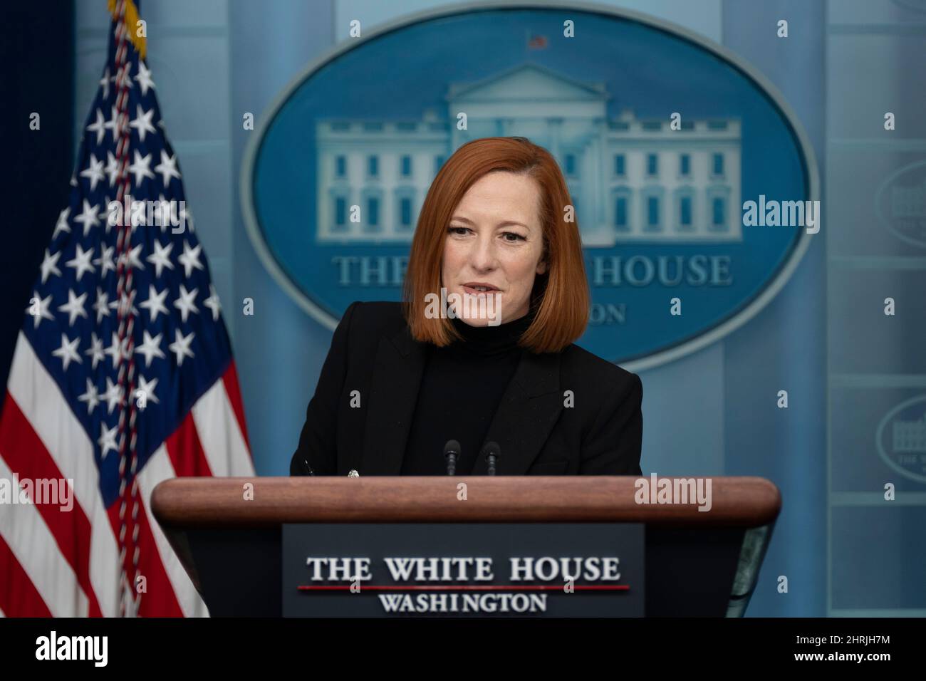 Jen Psaki, die Pressesprecherin des Weißen Hauses, hält am Freitag, den 25. Februar 2022, im ...