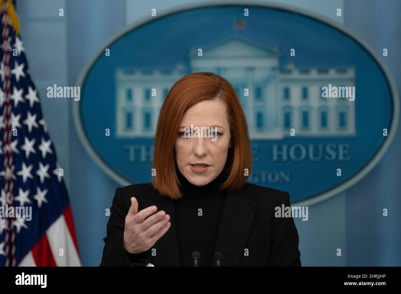 Jen Psaki, die Pressesprecherin des Weißen Hauses, hält am Freitag, den 25. Februar 2022, im ...