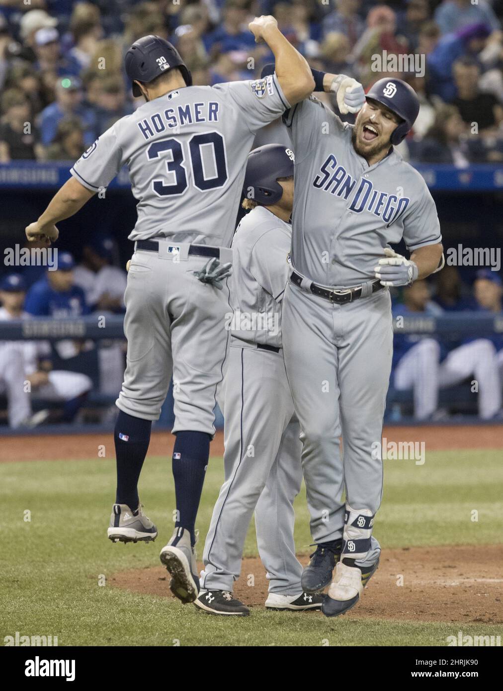 Der Hunter Renfroe von San Diego Padres feiert mit seinem Teamkollegen ...