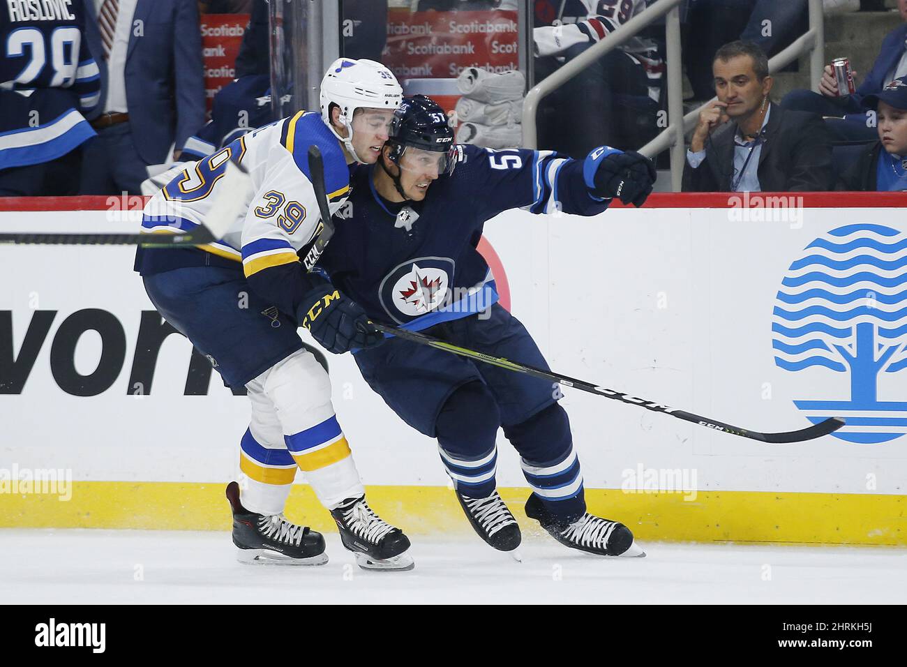 Gabriel Bourque (57) von der Firma Winnipeg Jets versucht, Mitch Reinke ...