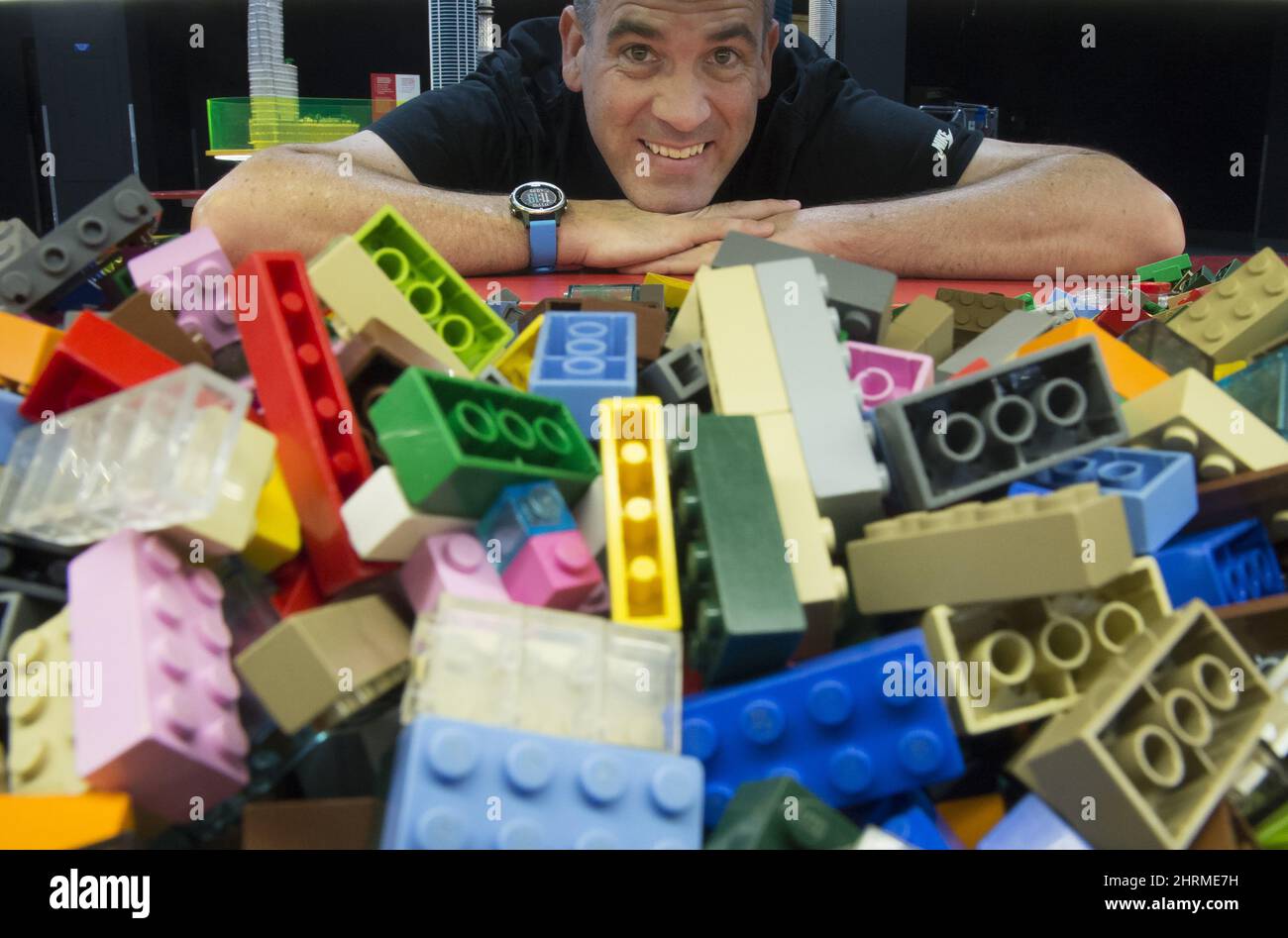 Der zertifizierte lego Profi Ryan McNaught wird auf der Telus World of ...