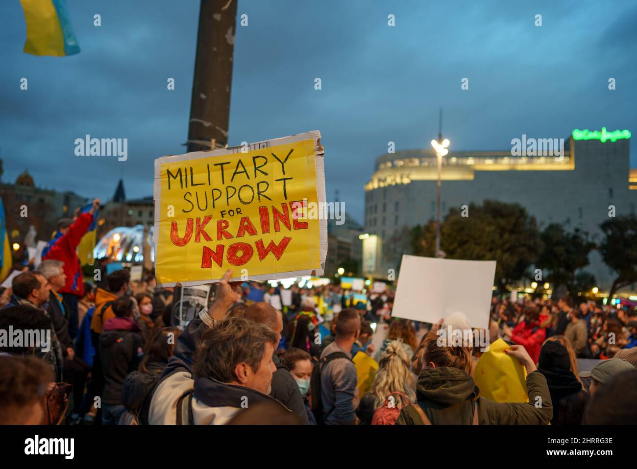 Barcelona, Spanien - 25. Februar 2022: Protest gegen den Krieg und die ...