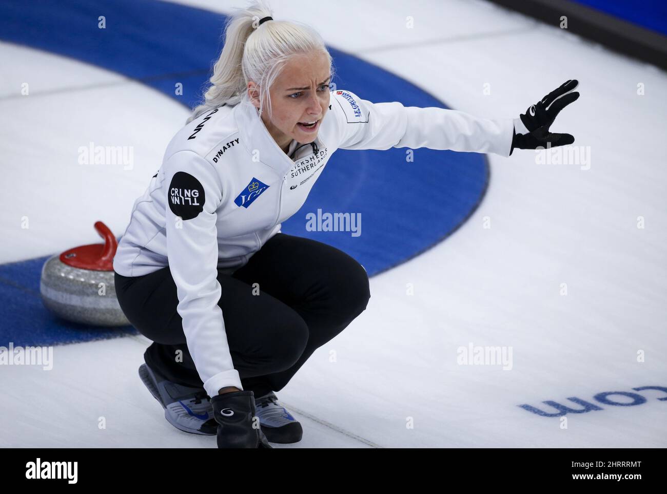 Estonia skip Marie Turmann richtet ihre Teamkollegen gegen Japan bei ...
