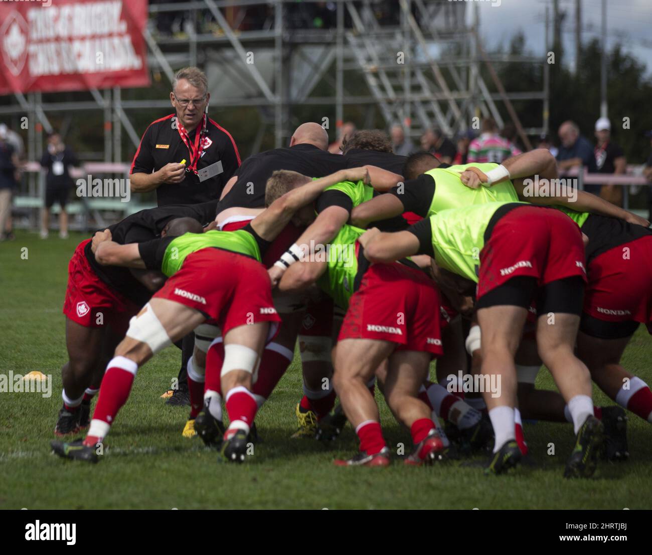 Der kanadische Senior Men's 15 Teamtrainer Kingsley Jones schaut beim ...