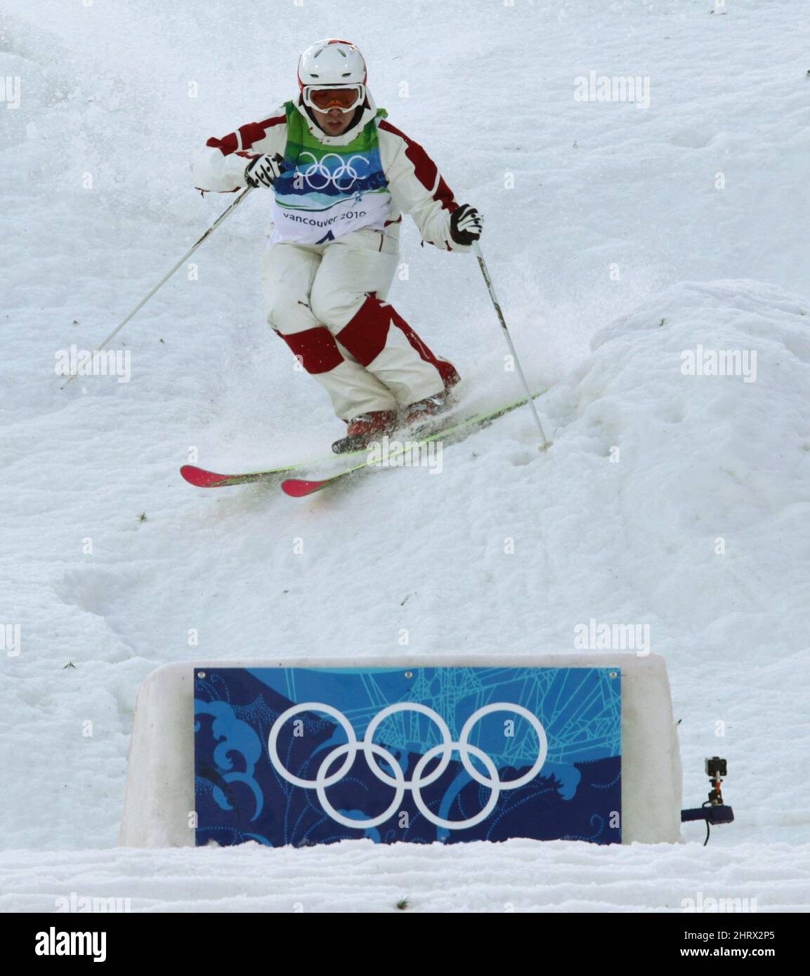 Der Kanadier Alexandre Bilodeau tritt am Sonntag, den 14. Februar 2010 ...