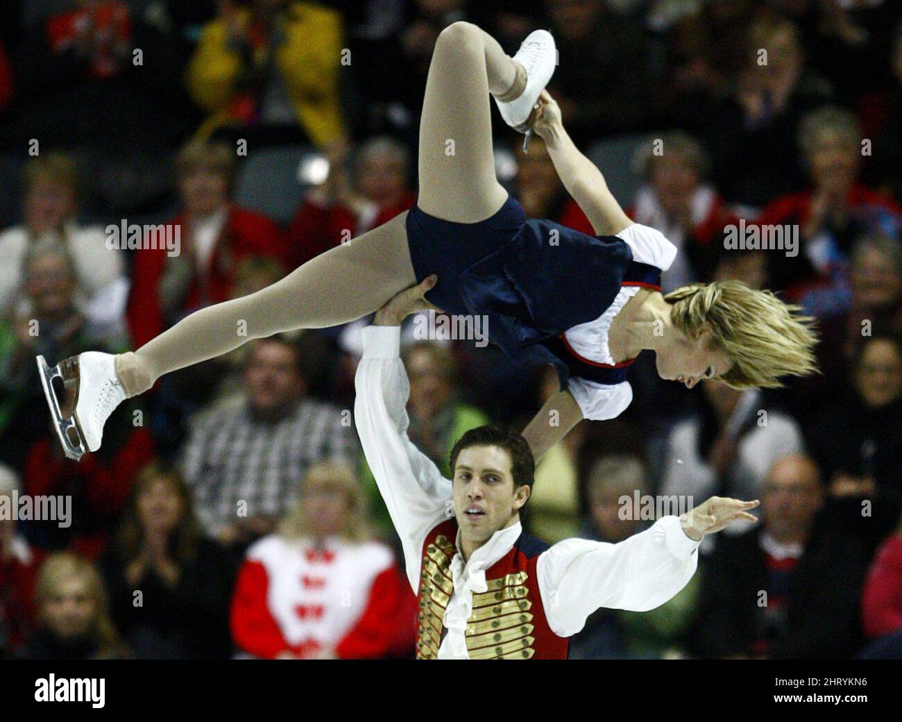Die kanadische Kirsten Moore-Towers wird von ihrem Partner Dylan ...