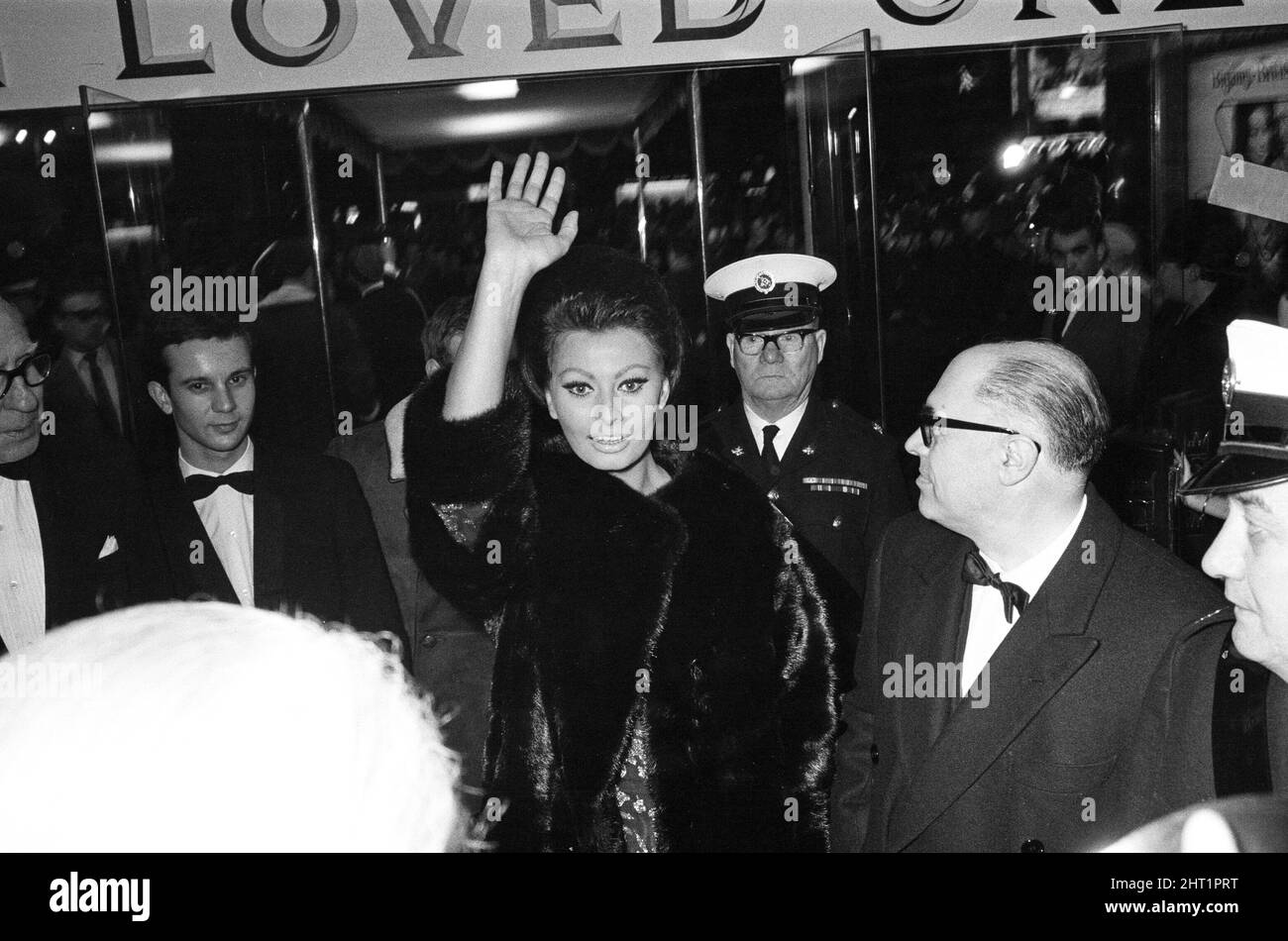 Dame l 1965 sophia loren -Fotos und -Bildmaterial in hoher Auflösung ...