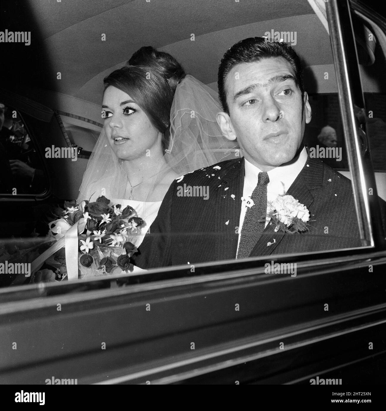 Der Londoner Gangster Reggie Kray heiratet Francis Shea. 19.. April ...