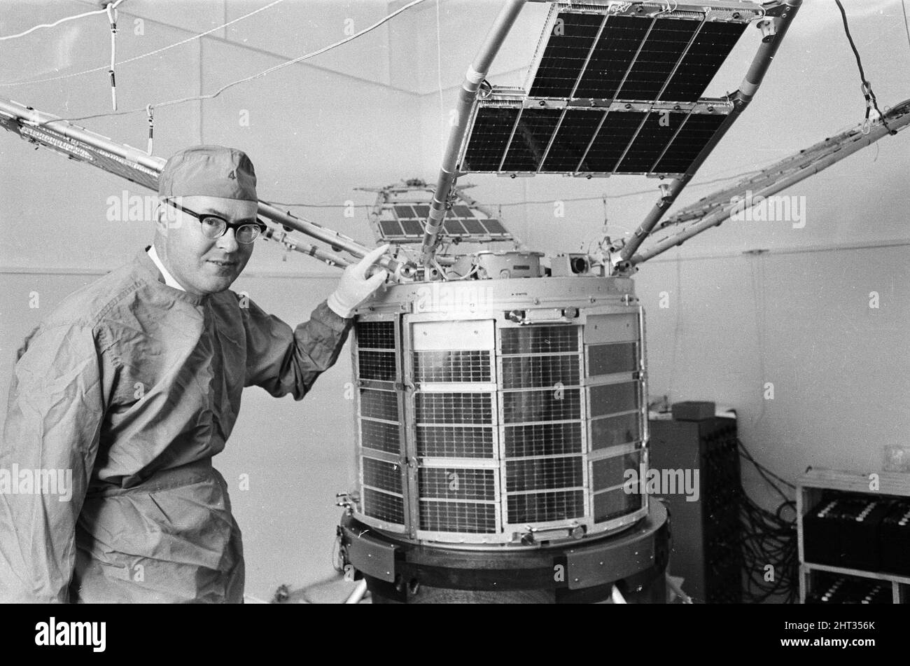 Ariel 3 satellitenmodell -Fotos und -Bildmaterial in hoher Auflösung ...