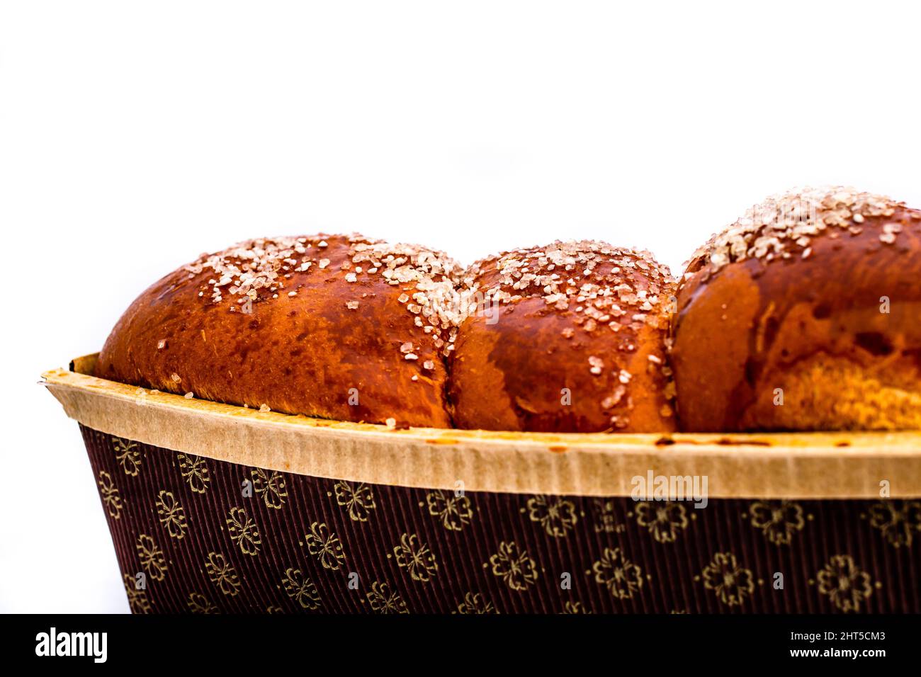 Cozonac oder Babka ist eine Art süßes Sauerbrot, das traditionell in ...