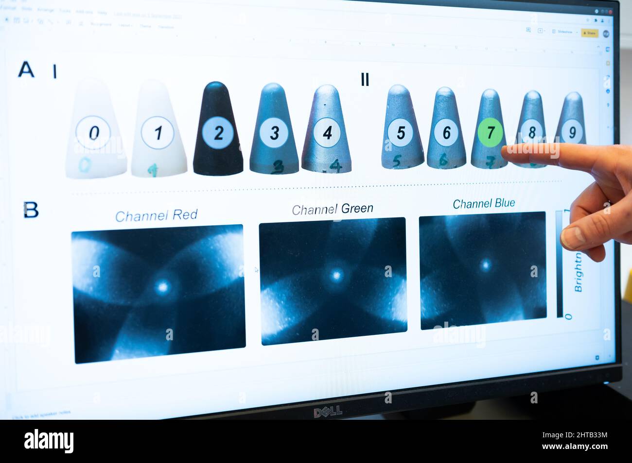 PRODUKTION - 03. Februar 2022, Baden-Württemberg, Tübingen: Georg ...