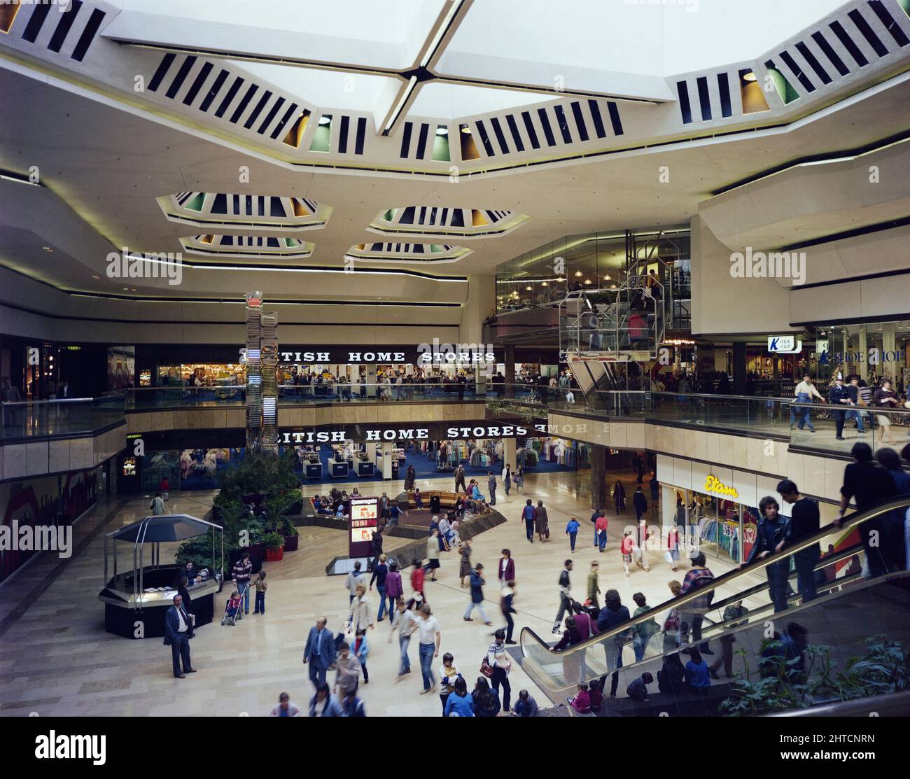 Queensgate Centre, Peterborough, Cambridgeshire, 19/04/1982. Eine ...