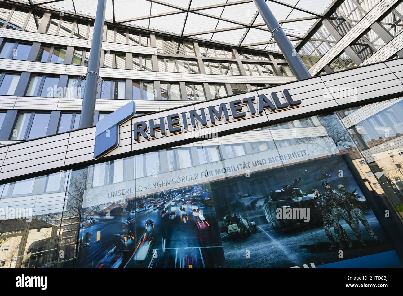 Düsseldorf, Deutschland. 28.. Februar 2022. Das Logo der Rheinmetall Defence Group ist an der ...