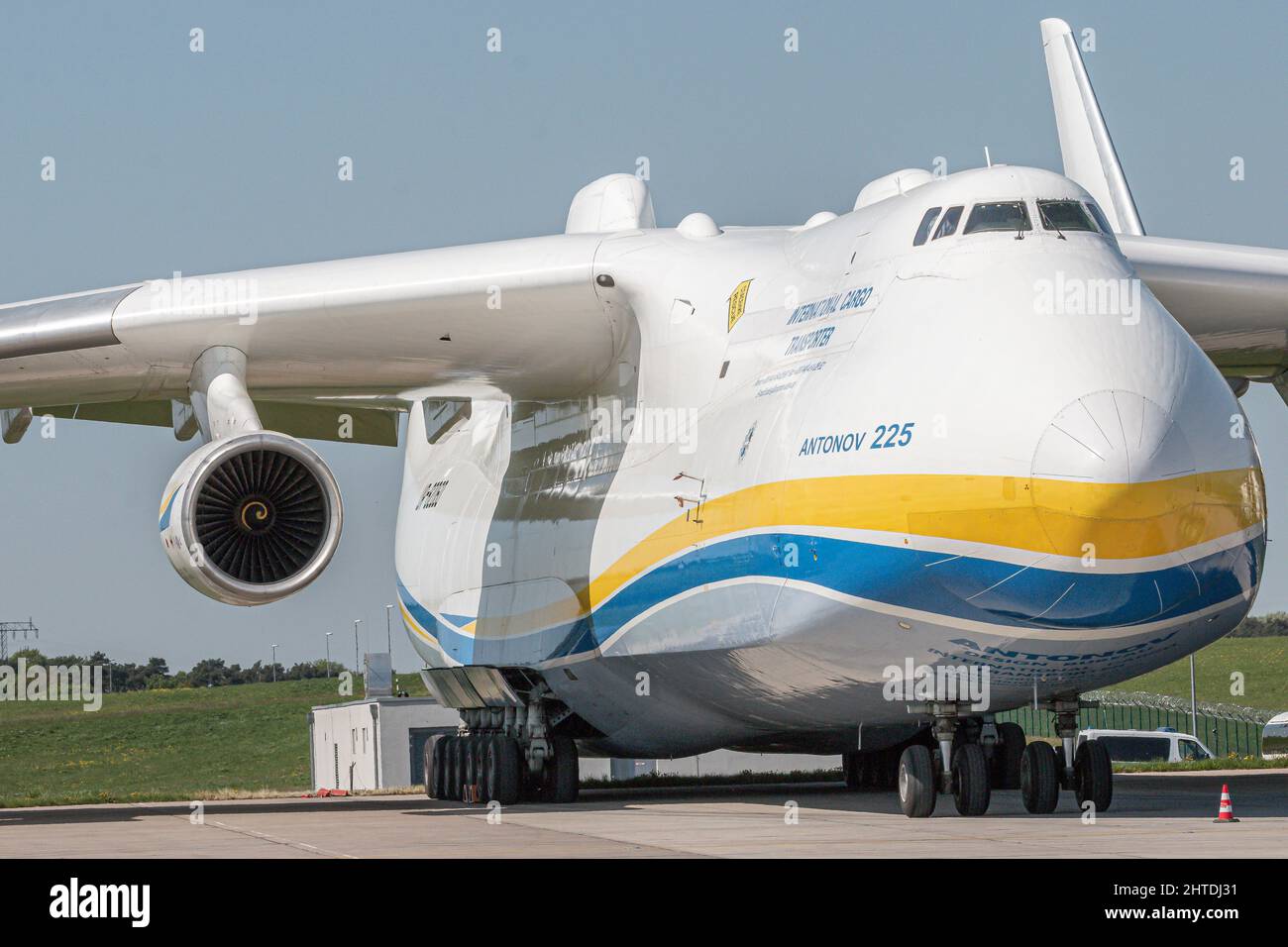Antonov an-225 Mriya, das größte Flugzeug der Welt, das in der Ukraine ...