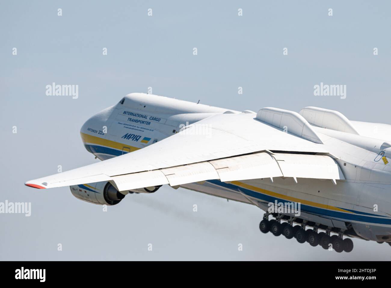 Antonov an-225 Mriya, das größte Flugzeug der Welt, das in der Ukraine ...