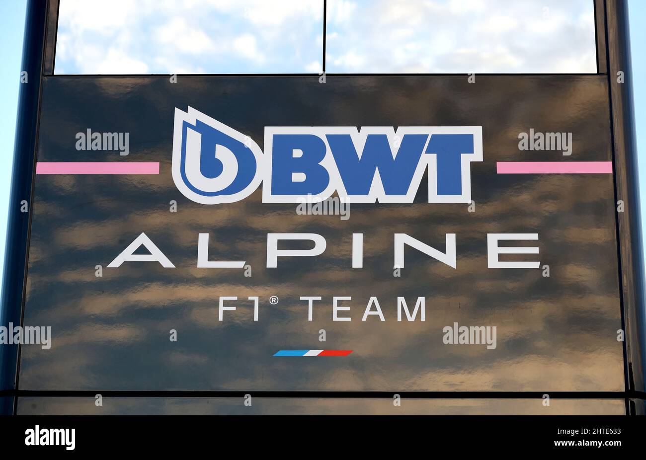 BWT Alpine F1 Team Signage am zweiten Tag der Vorsaison-Tests auf dem ...