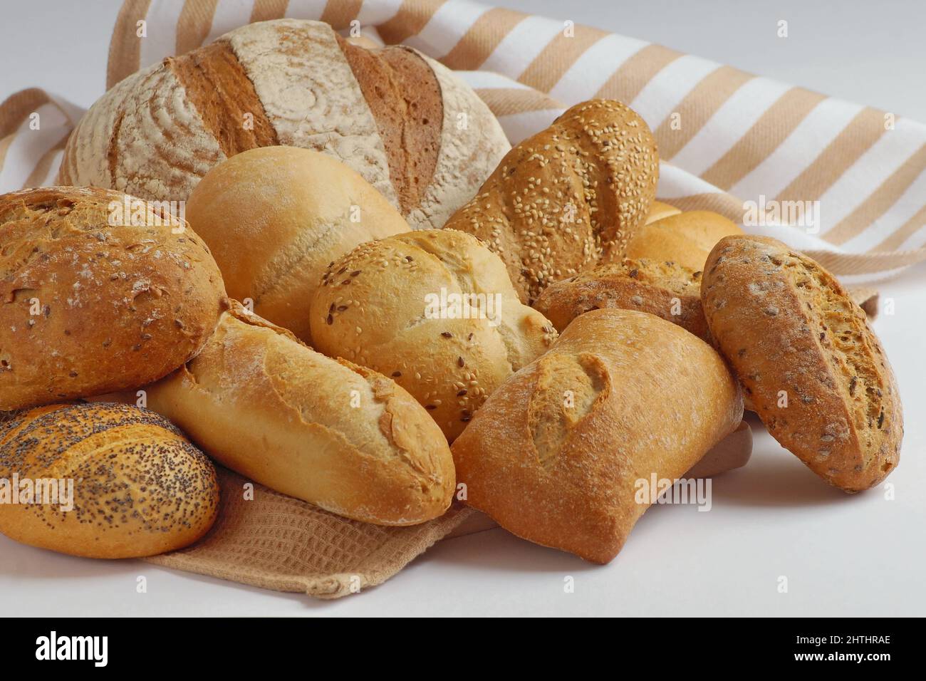 Verschiedene arten von brot roggenbrot -Fotos und -Bildmaterial in ...