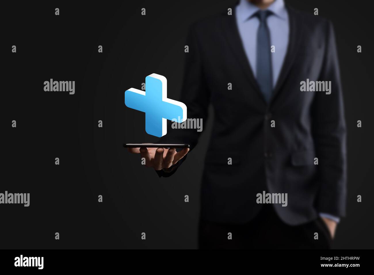 Geschäftsmann halten 3D plus Symbol, Mann halten in der Hand bieten ...