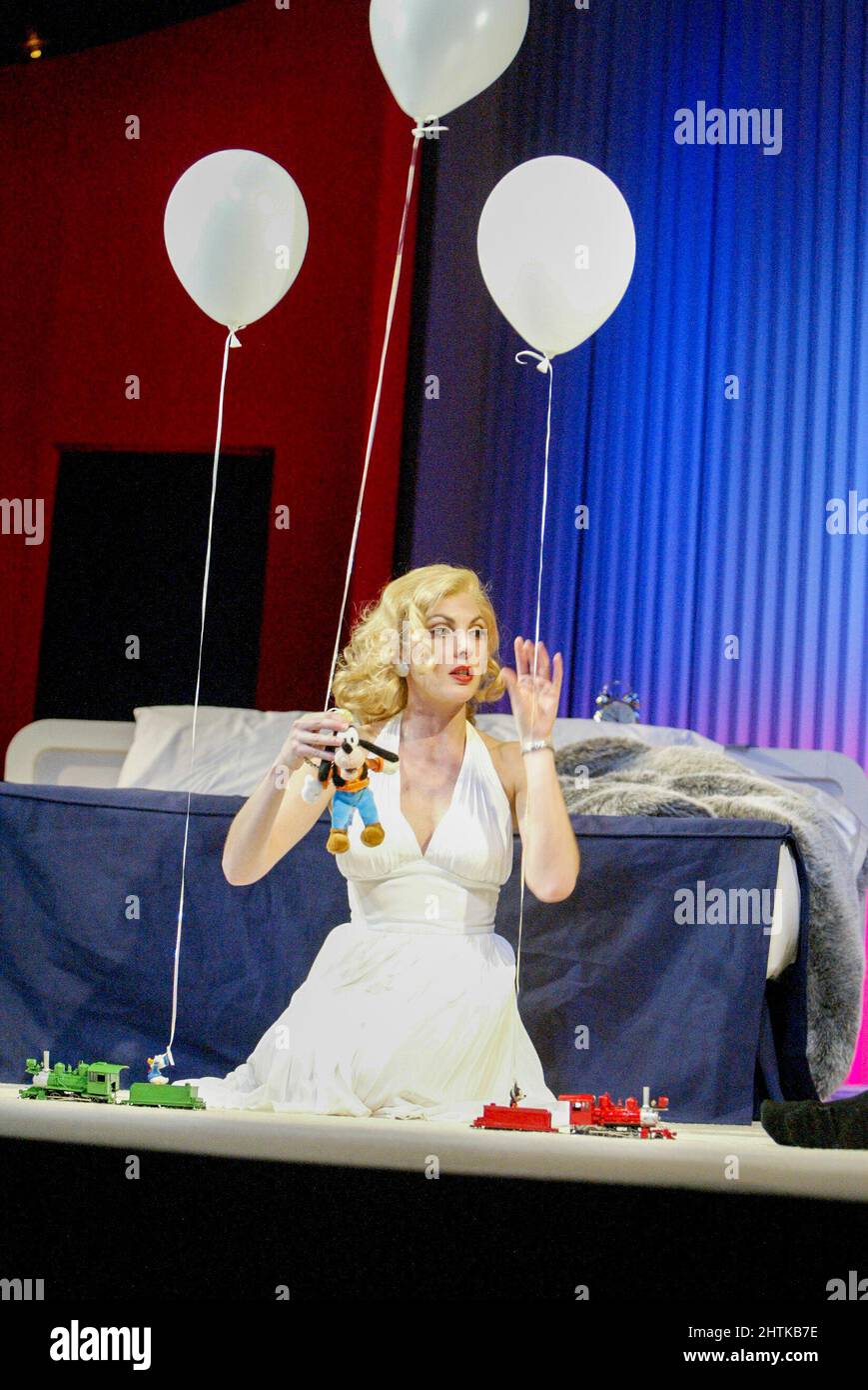 Gina Bellman (die Schauspielerin) in INSIGNIFICANCE von Terry Johnson ...