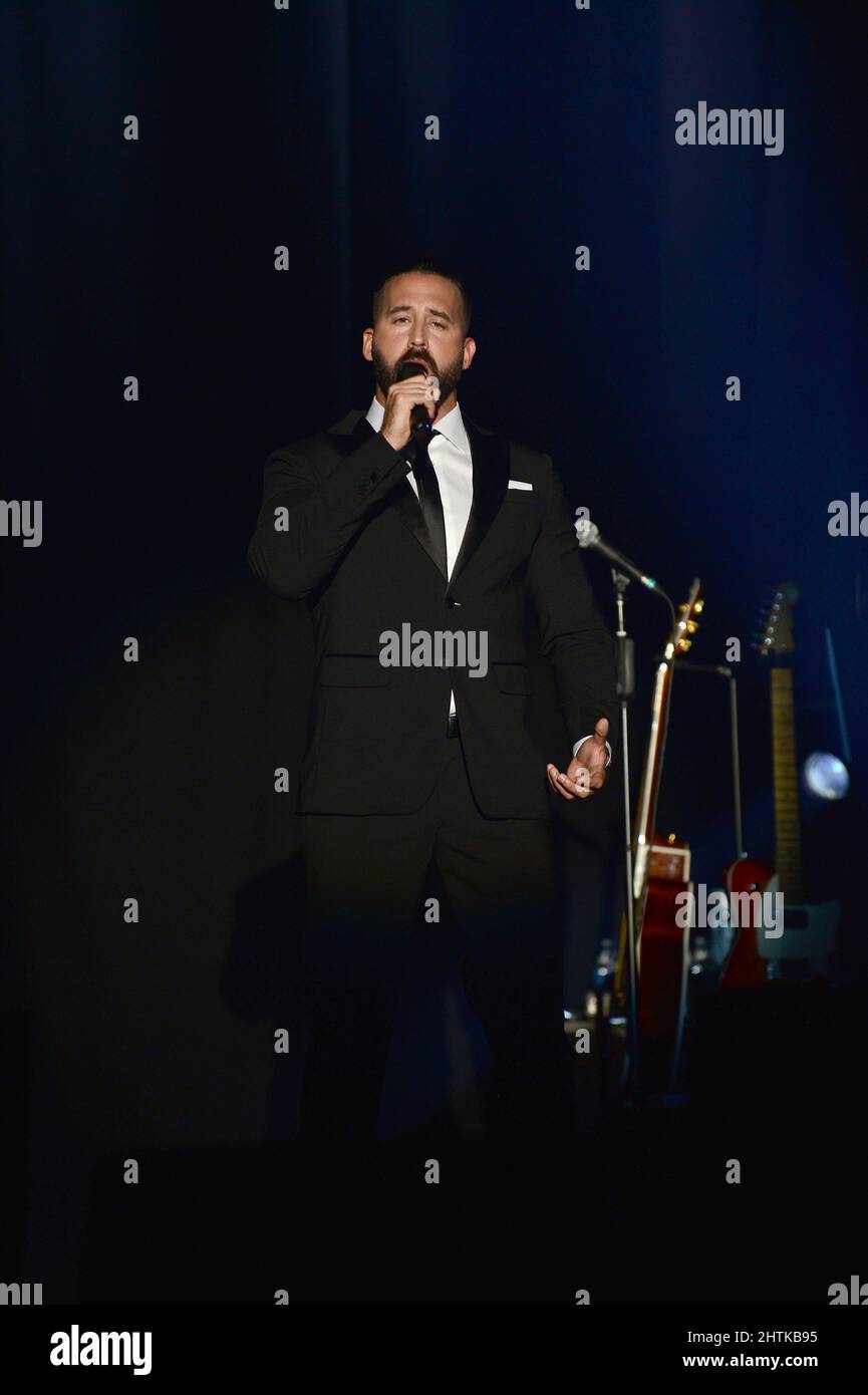 Miami, FL, USA. 27.. Februar 2022. Special Guest Vocalist Steven LaBrie ...