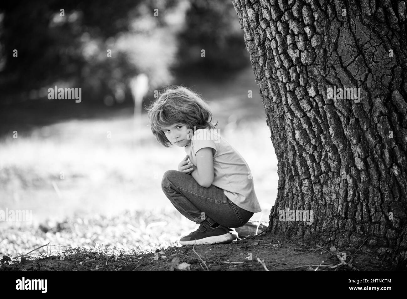 Kinder negative Emotionen, Nervenzusammenbruch. Einsames Kind ...