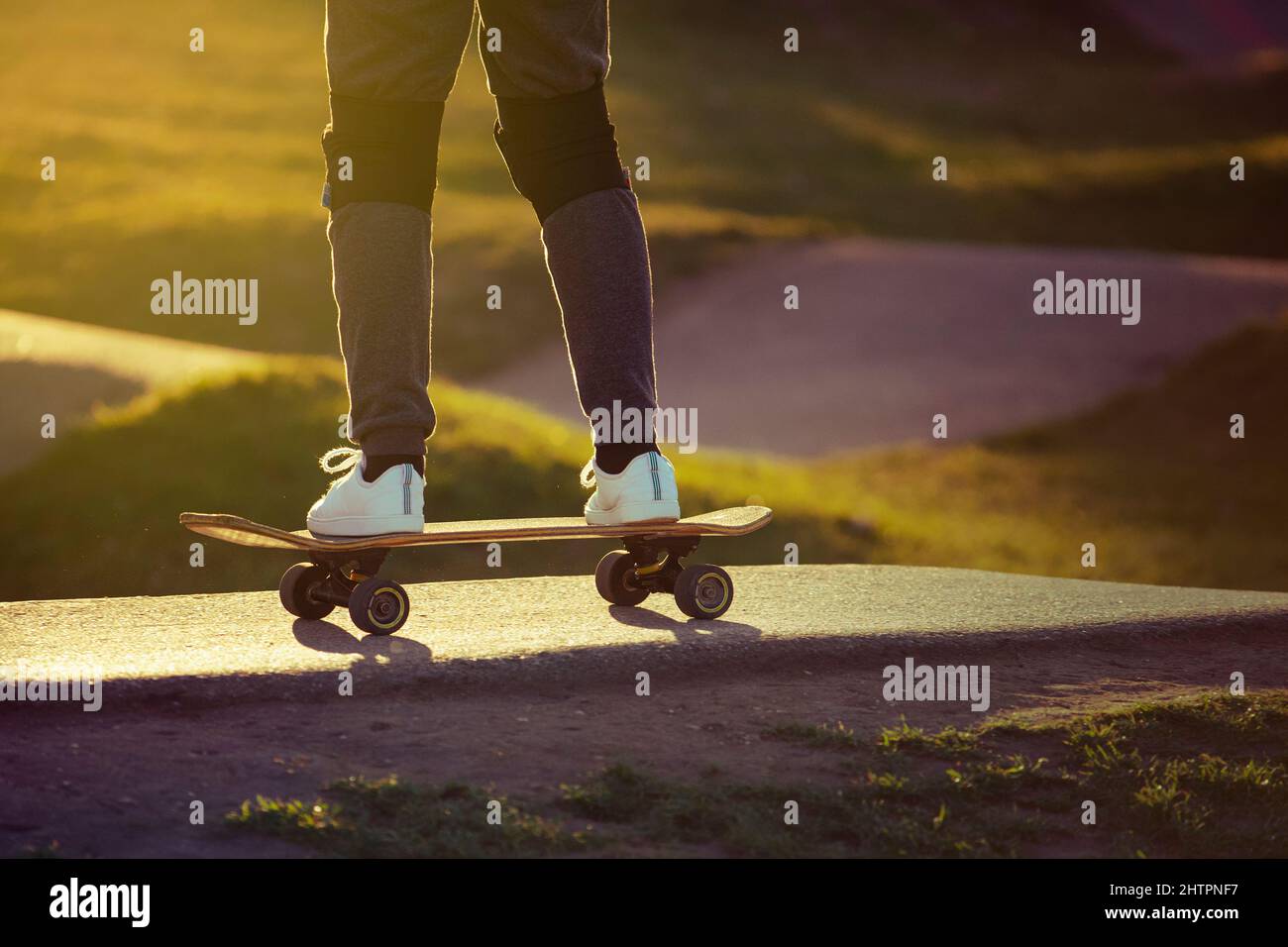 Skate fahrt -Fotos und -Bildmaterial in hoher Auflösung – Alamy