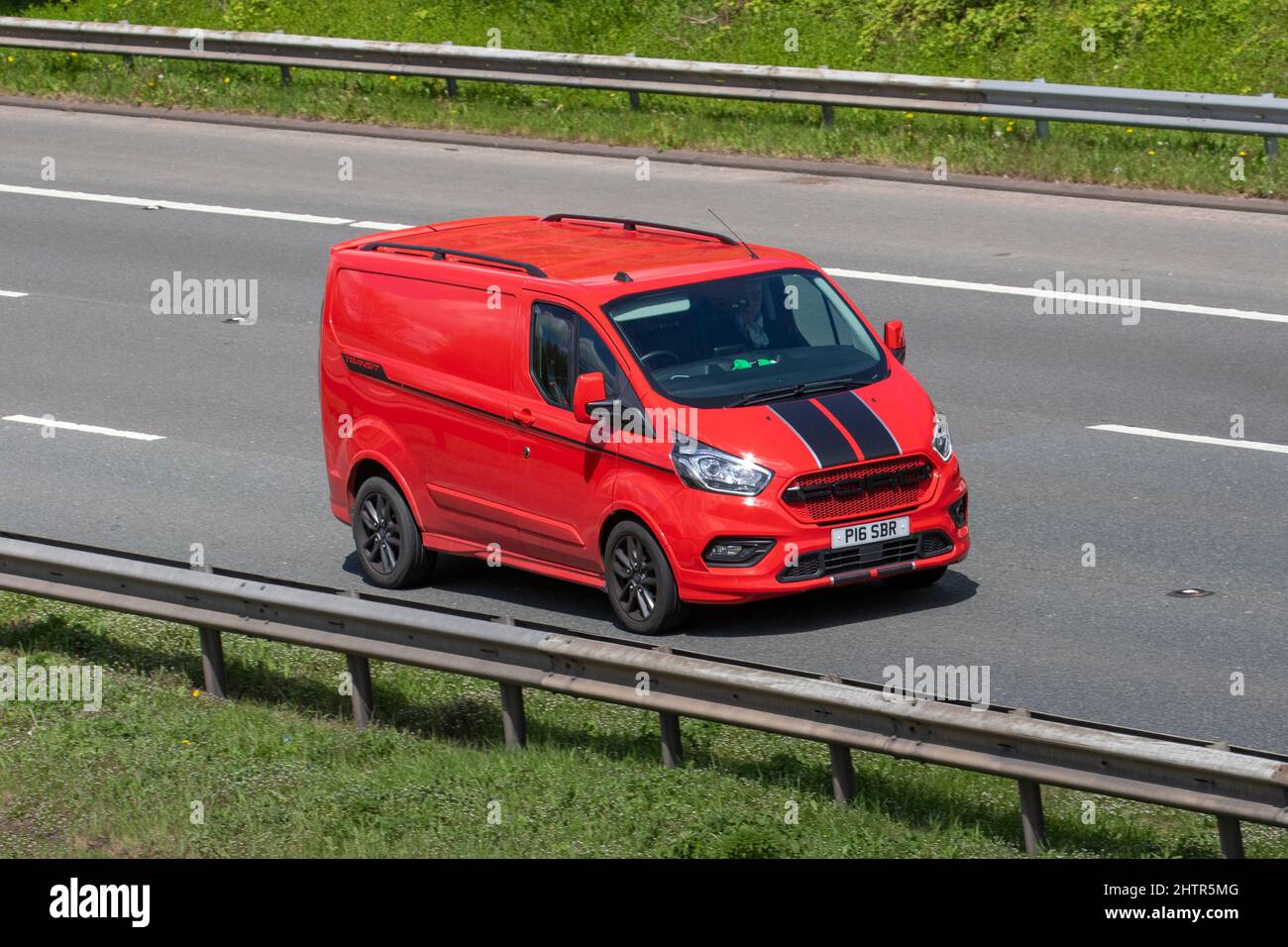 Rote ford transit custom cars -Fotos und -Bildmaterial in hoher ...