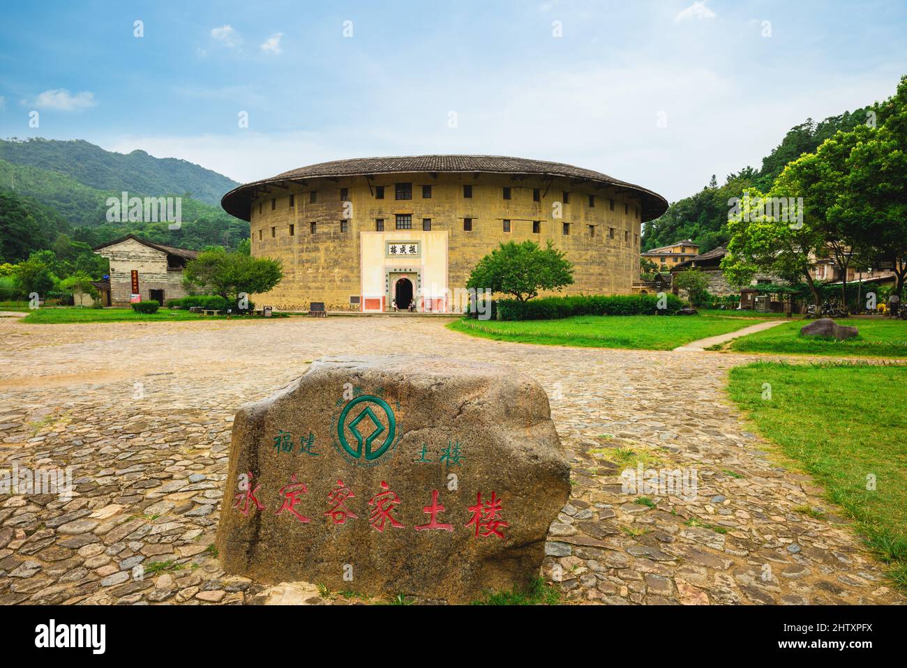 Hongkeng tulou cluster -Fotos und -Bildmaterial in hoher Auflösung – Alamy