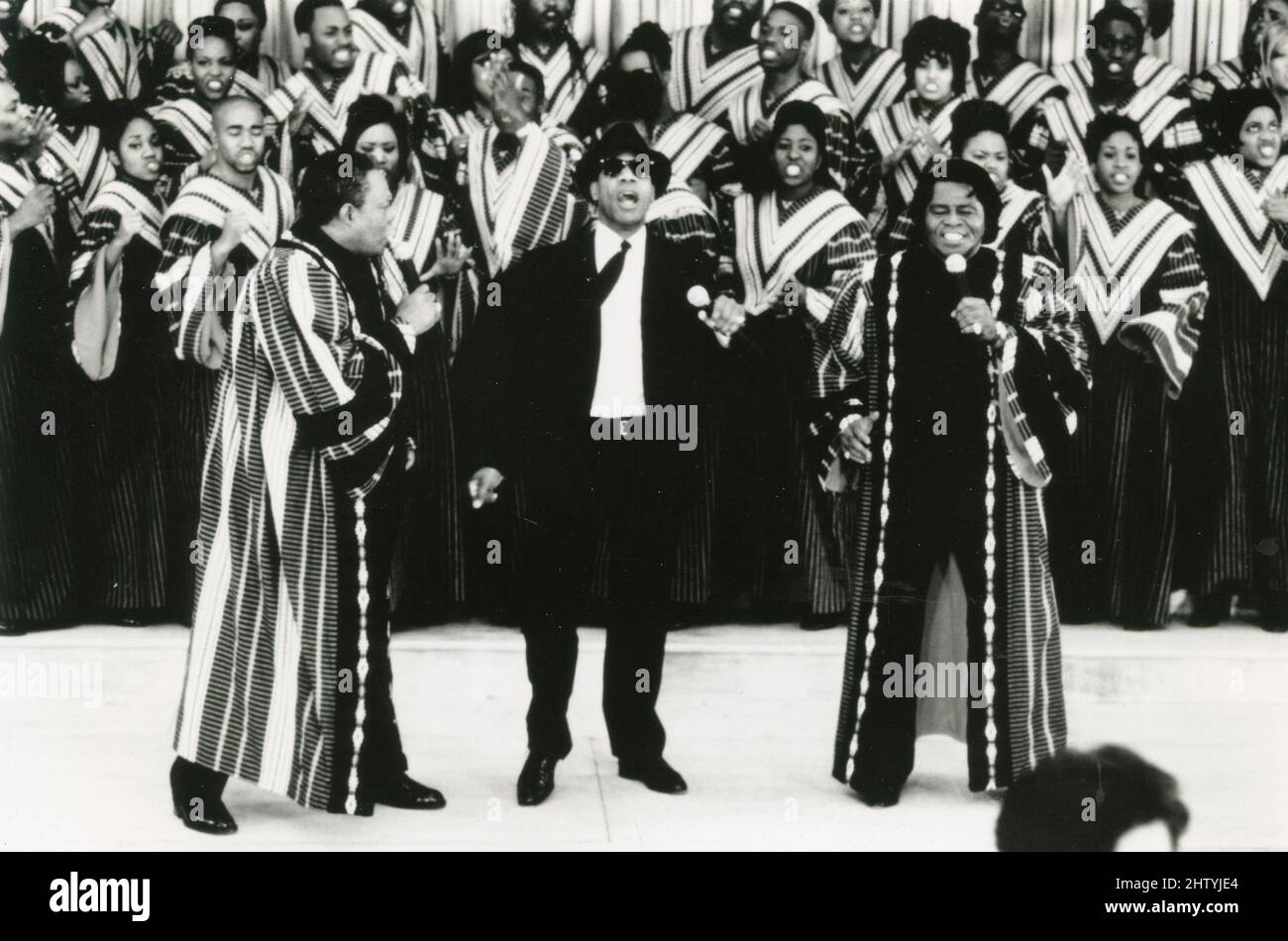 Die amerikanischen Sänger Sam Moore und James Brown sowie der ... Die amerikanischen Sänger Sam Moore und James Brown sowie der ...