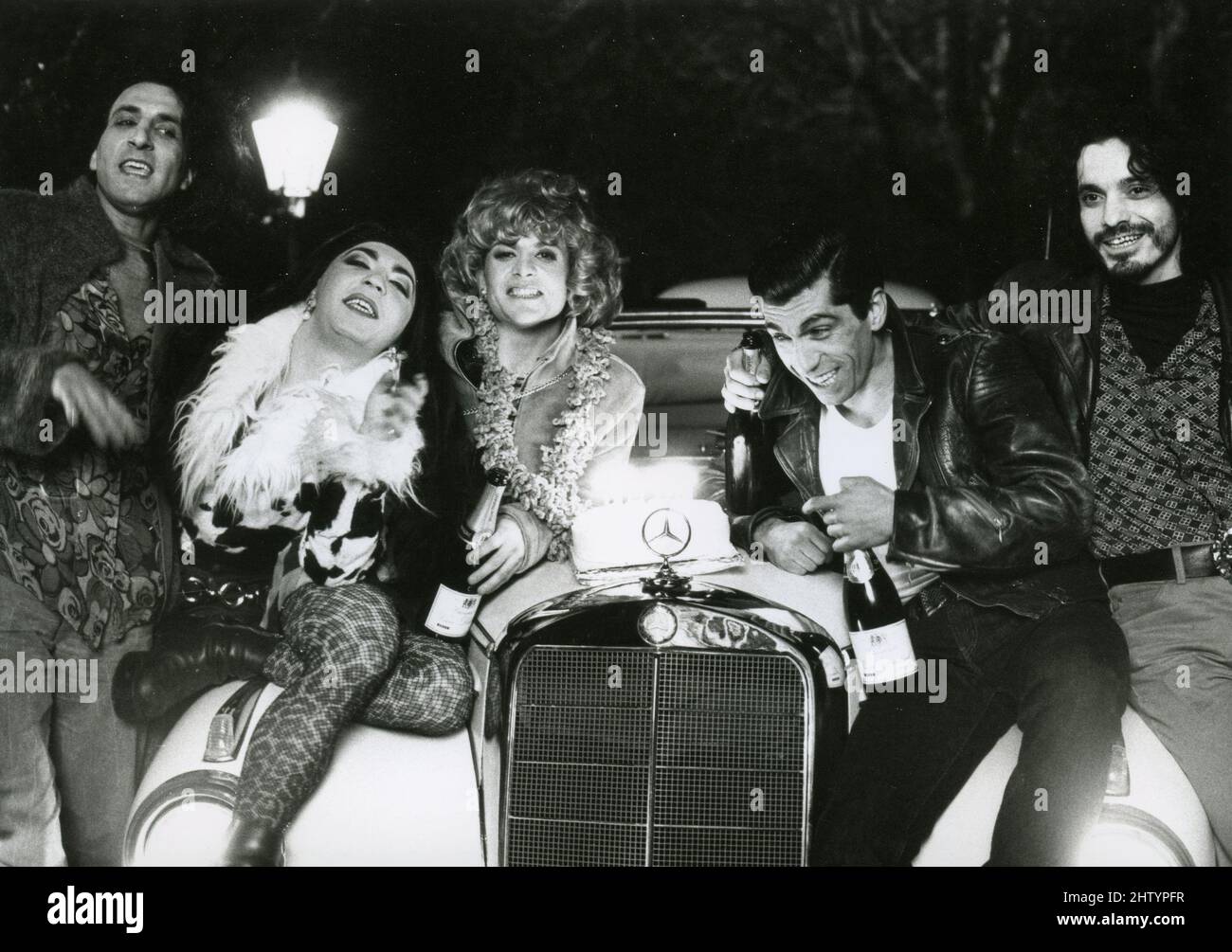 Die Schauspieler Celal Perk, Mesut Ozdemir, Gandi Mukli, Erdal Yildiz und Murat Yilmaz im Film ...