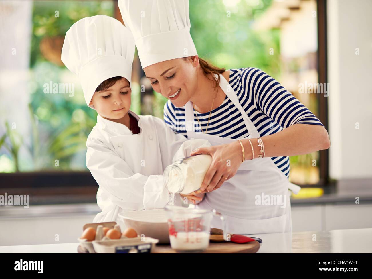 Koch kind -Fotos und -Bildmaterial in hoher Auflösung – Alamy