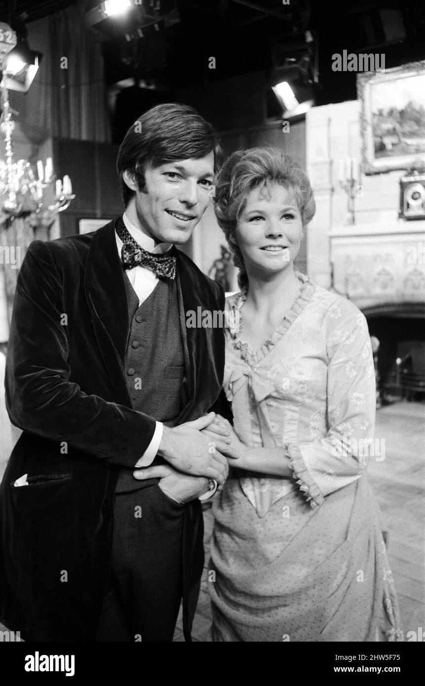 Richard Chamberlain wird in einer BBC 2-Farbproduktion des Henry James ...